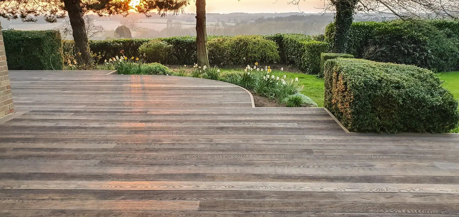 Composite Decking | The Ultimate Guide to Choosing the Perfect Deck ...